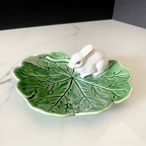 Bordallo Pinheiro | Dining | Bunny Rabbit On Cabbage Leaf Plate ...